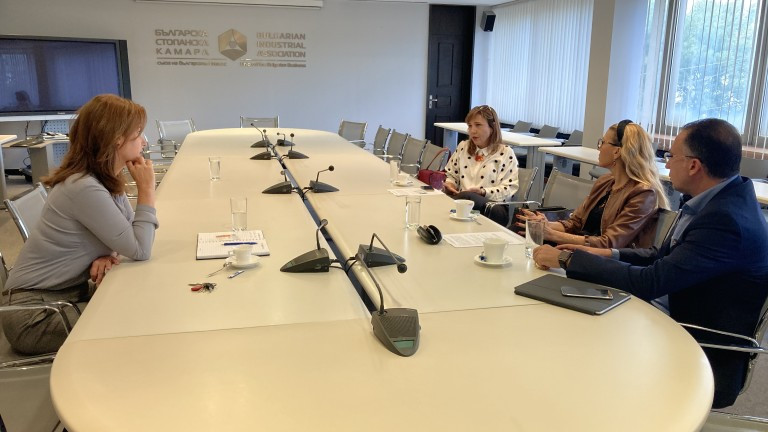 Създаването на електронна трудова книжка обсъждат работодатели и НПО Днес